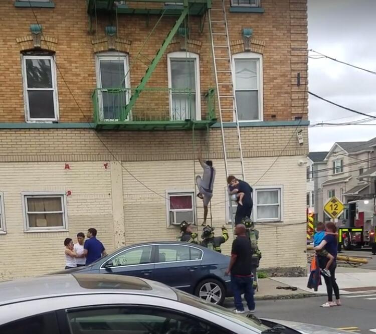 DEVELOPING ELIZABETH NJ: Several Rescued From Elizabeth Building Fire ...