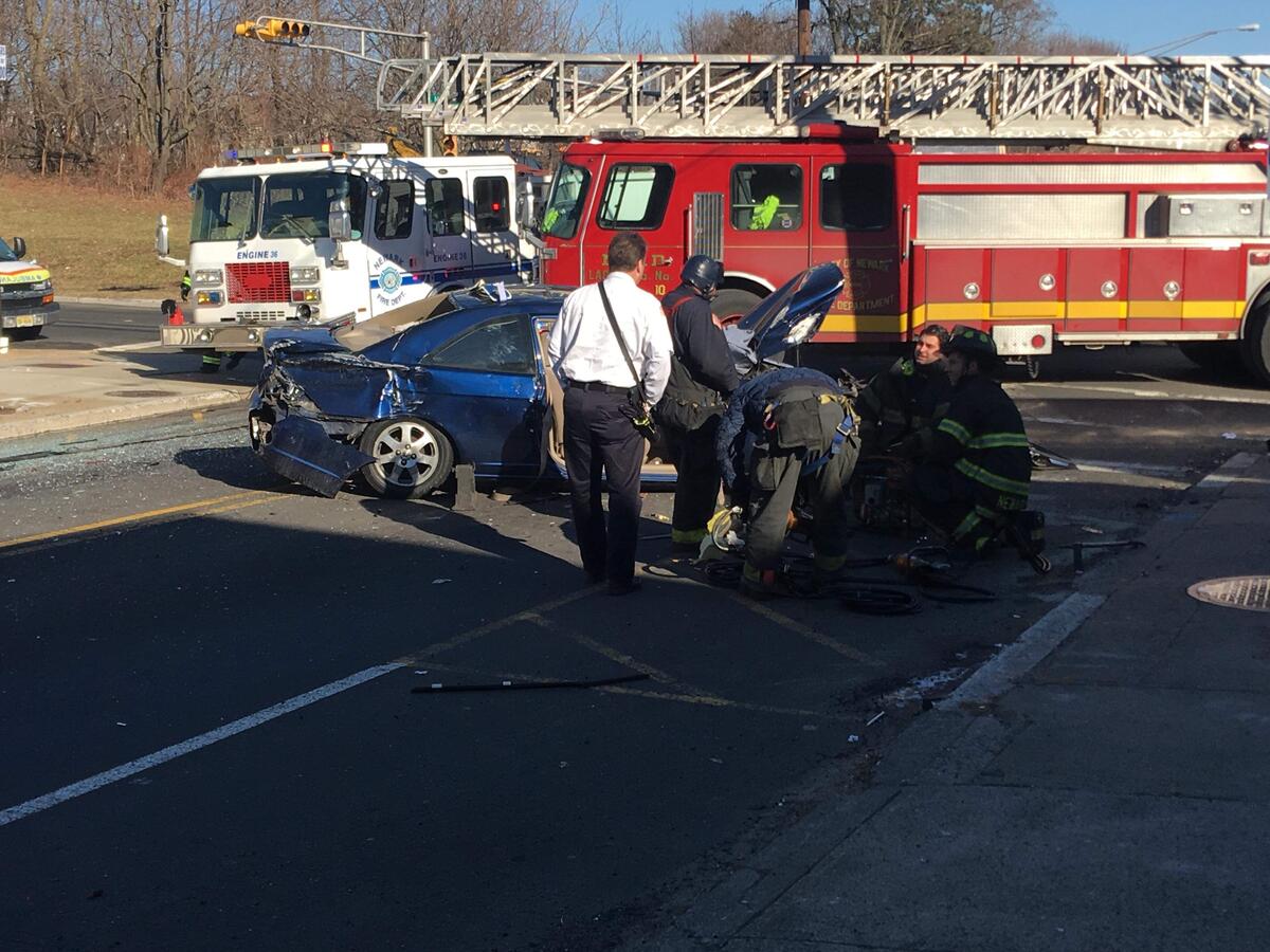 BREAKING NEWARK NJ: Injuries Reported in NJ Transit Bus Crash in Newark ...