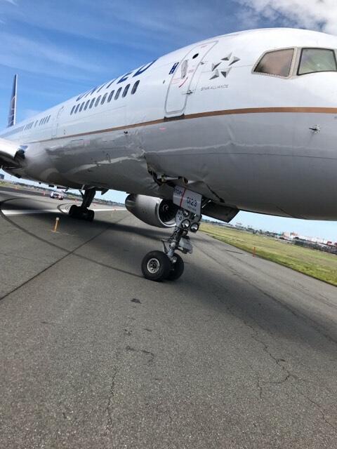 BREAKING EWR: United Airlines Plane Overshoots Runway in Newark