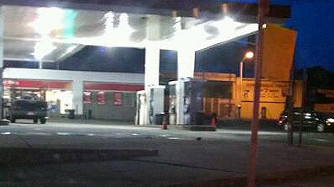 Police Search for Suspects Wanted for Newark Gas Station Robberies Police Search for Suspects Wanted for Newark Gas Station Robberies