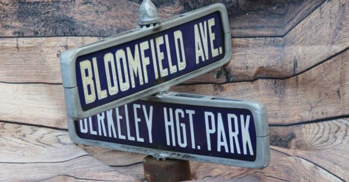 Bloomfield Auctioning 1200 Street Signs