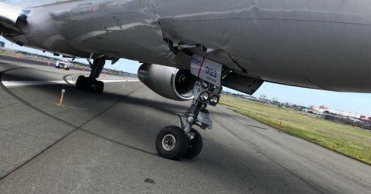 BREAKING EWR: United Airlines Plane Overshoots Runway in Newark