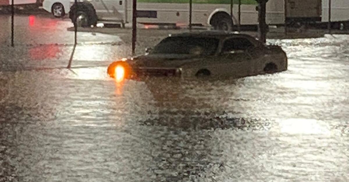 Heavy Rain Flooding Leaves Some Motorist Stranded In Newarks