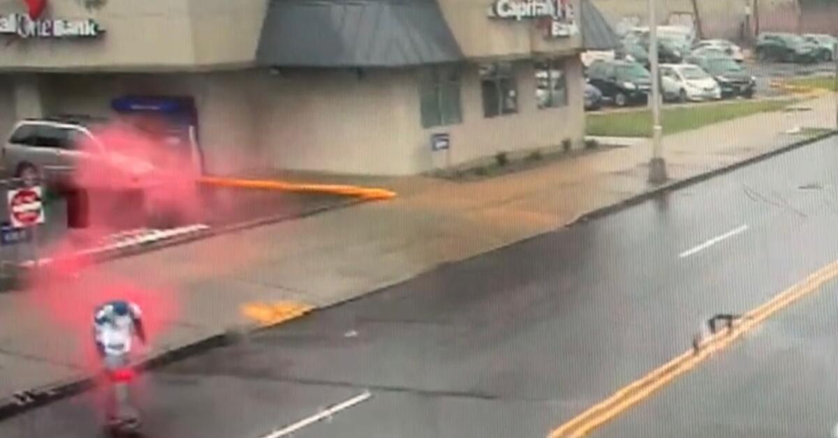 VIDEO: Dye Pack Explodes on Newark Bank Robbery Suspect