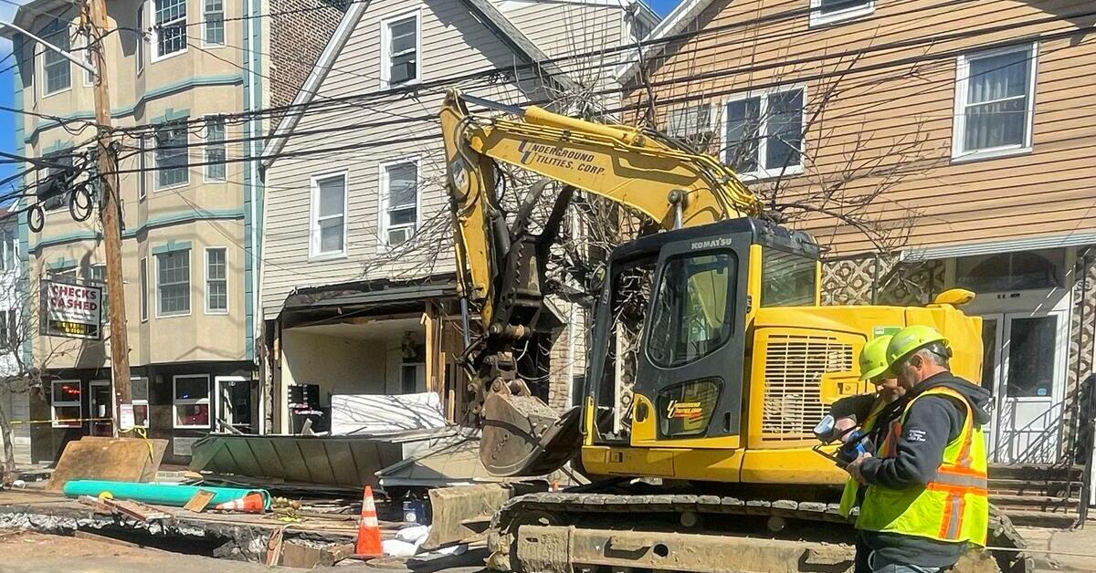 Gas Line Explosion in Newark Injures Three, Forces Evacuations on ...