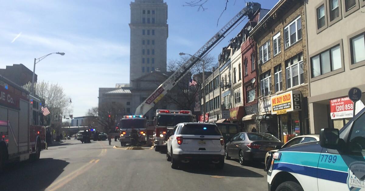 Building Fire Closes Elizabeth Avenue in Elizabeth