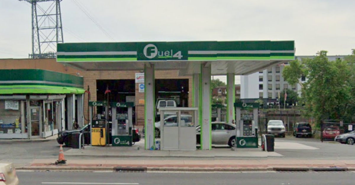 Armed Suspects Rob Newark Gas Station Armed Suspects Rob Newark Gas Station