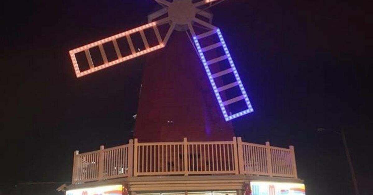 Long Branch Restaurant's Replica Windmill Blades Collapse